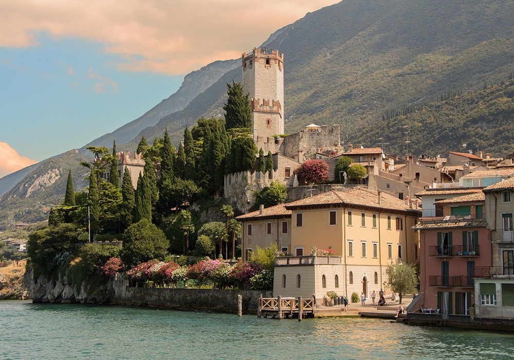 Elegantes Gardasee Schonste Stadte Ebenbild